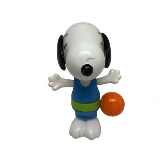 Peanuts | Toys | Mcdonalds Peanuts Snoopy 4 Basketball Athlete Figure ...